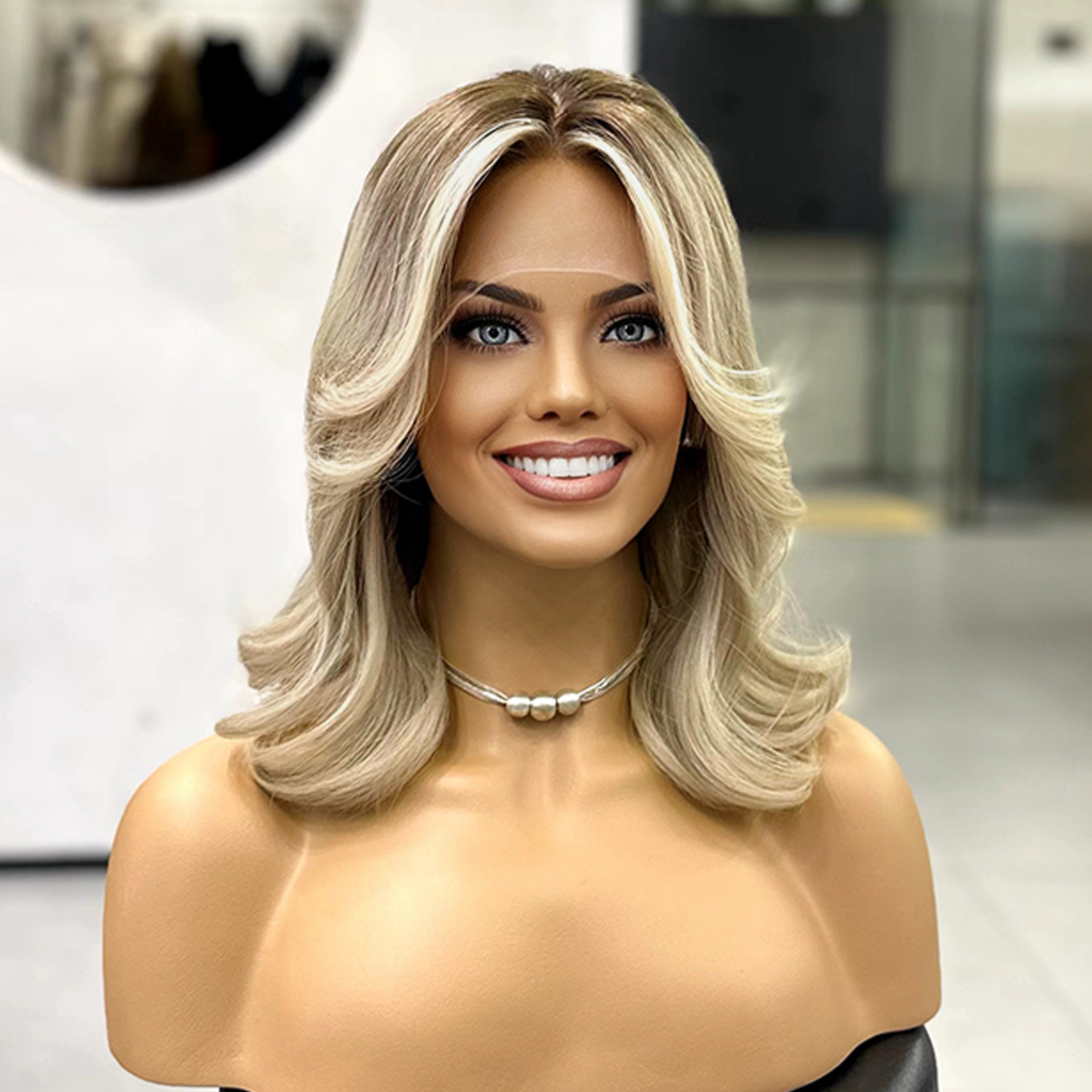 TAYLOR-Ombre Creamy Blonde Balayage 16" – VexoraWigs